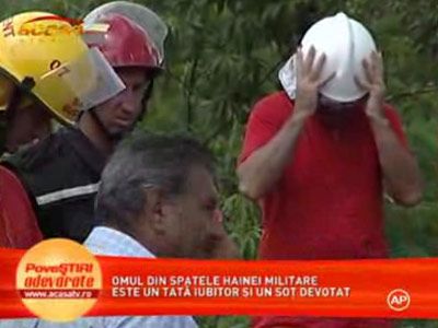 Acasă - Ionel Cotleanu, unul dintre pompierii care au incercat sa o salveze pe fetita cazuta in ...