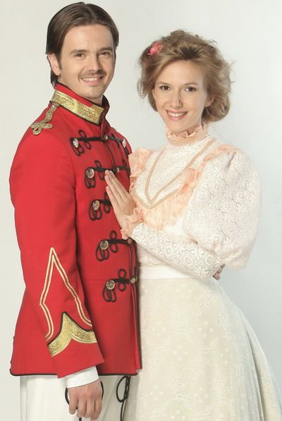 Acasă - Mihai Petre este noul protagonist al serialului de epoca "Aniela"!