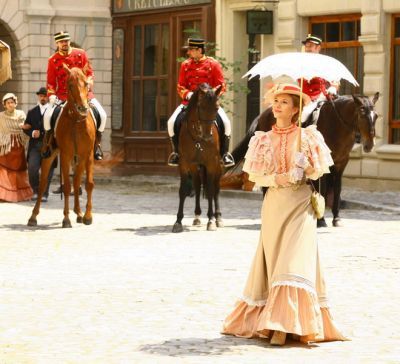 Acasă - Loredana si Adela Popescu interpreteaza melodia de generic a ...