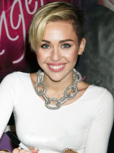 Acasă - Sarutul care a scandalizat fanii. Cu cine s-a pozat Miley Cyrus ...