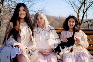 Acasă - Paula Seling, imagine inedită cu mama și fiica sa