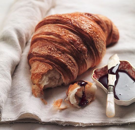 Croissant cu unt | FoodStory | StirileProTV.ro