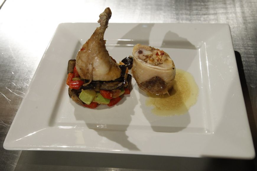 Reteta Catalin Poteras: Pulpa de pui umpluta cu branza de capra si ...