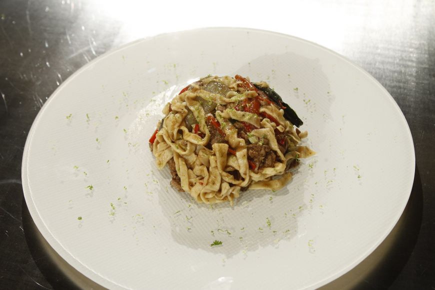 Reteta Alina Elena Langa: Rata cu taitei in wok | FoodStory ...