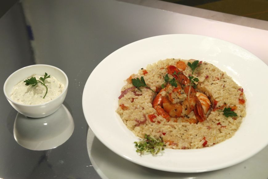Reteta Serban Copot: Creveti la wok cu risotto si sos de smanatana cu ...
