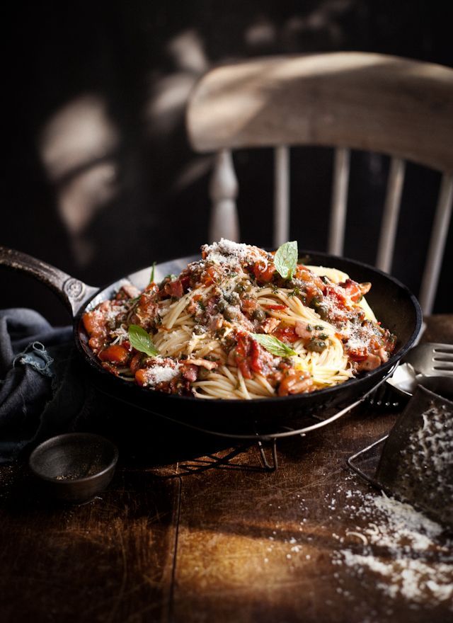 Paste cu sos de rosii, bacon si menta | FoodStory | StirileProTV.ro