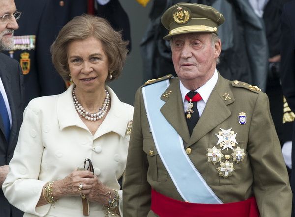 Regele Spaniei incearca sa recastige increderea supusilor. A dat primul ...