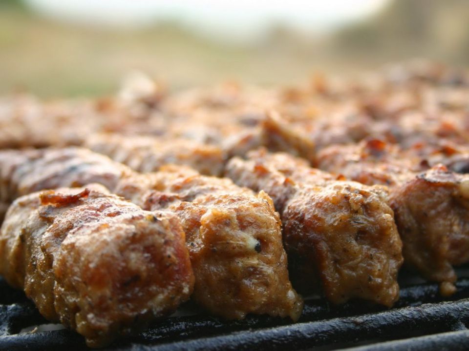 Carne de mici, retrasa din hipermarket-urile Kaufland | iBani ...