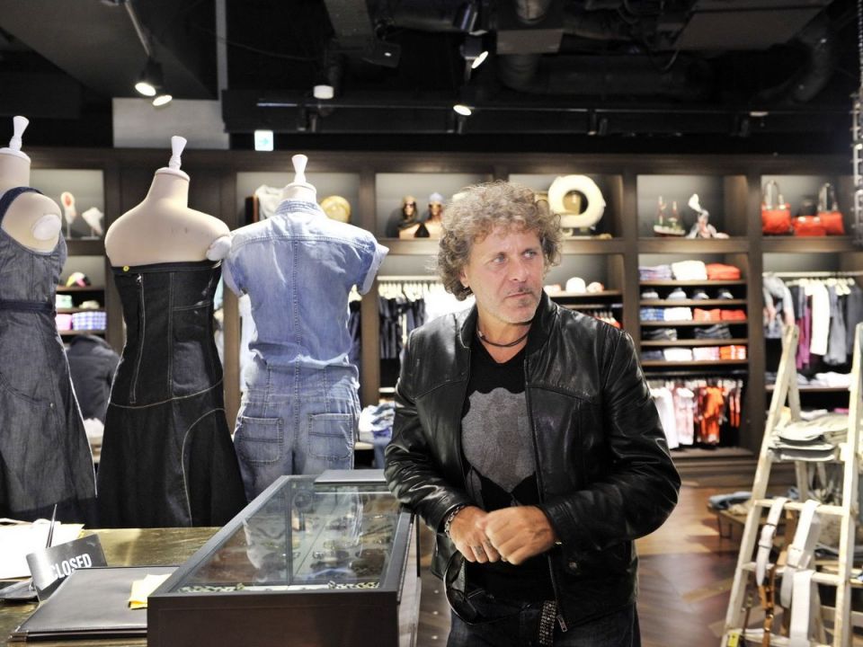 Croitorul devenit miliardar. De la afaceri cu iepuri, la unul dintre ...