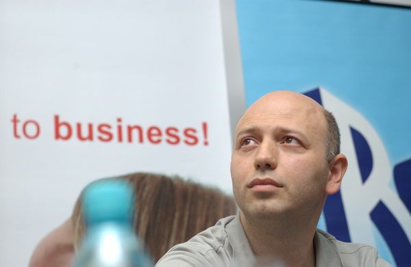 Patru investitori romani au preluat Axigen, parte a GeCAD, detinut de ...