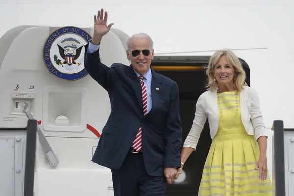 Joe Biden, la o inghetata in Centrul Vechi. Ce bacsis a lasat ...