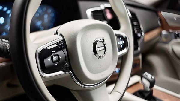 Volvo lanseaza SUV-ul XC90, in lupta cu BMW, Mercedes si Audi. Primul ...