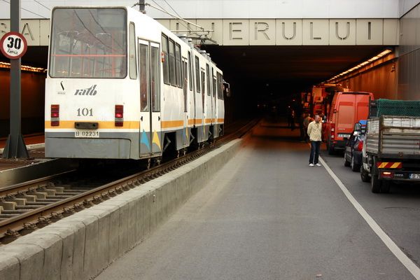 Circulatie intrerupta la metrou si pe linia tramvaiului 41, din cauza ...