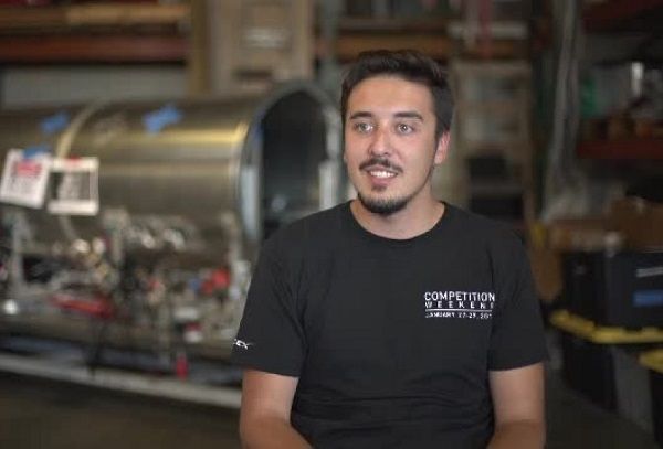 Românul ales de Elon Musk să construiască trenul viitorului. Pe el ar ...
